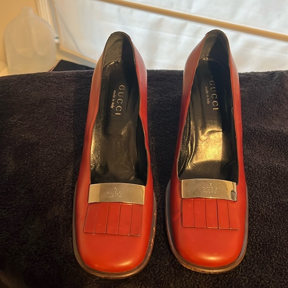 Gucci | Shoes | Vintage Gucci Pumps With Kiltie And Silver Name Plate ...